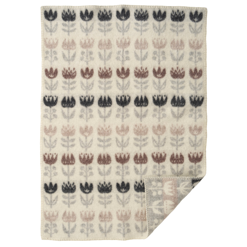 Tulip ECO Lambswool Blanket, Two Color Variants – FJØRN Scandinavian