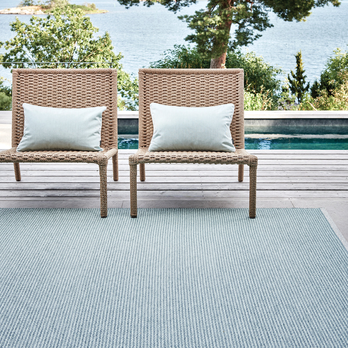 Mono Reversible Indoor / Outdoor Swedish Woven Plastic Large Area Rug ...