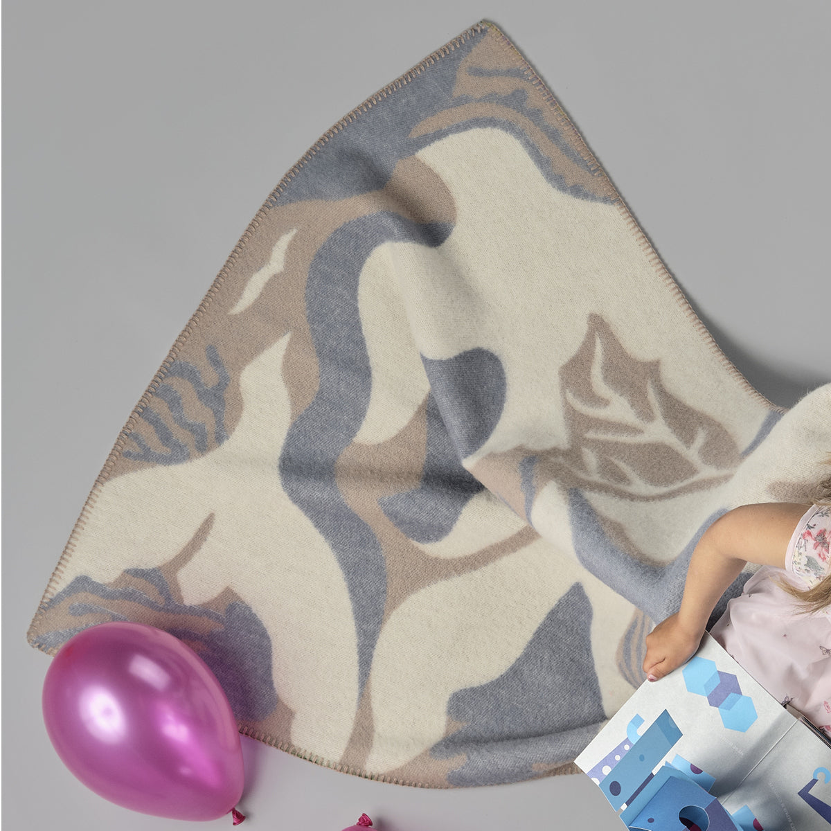 Fugl Og Fisk Norwegian Wool Blanket, 2 Sizes – FJØRN Scandinavian